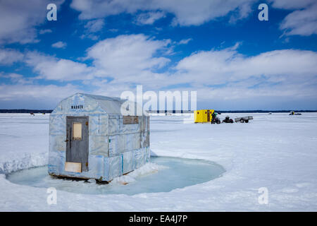 Ice Fishing Huts on Lake Simcoe Stock Photo - Alamy
