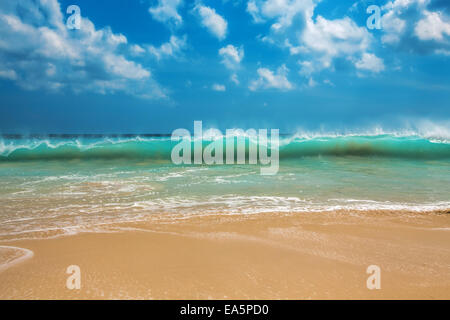 Surf waves and turqoise water Stock Photo - Alamy