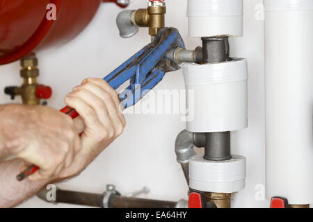 tighten a pipe connection Stock Photo - Alamy