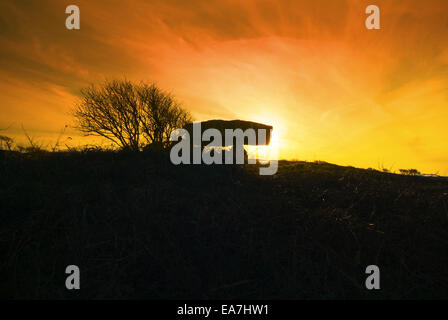 Sunset over Pawton Quoit ancient burial chamber with the heaviest ...