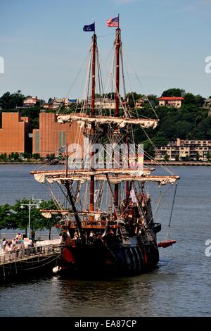 El Galeon a 17th century Spanish galleon replica used for sail training ...