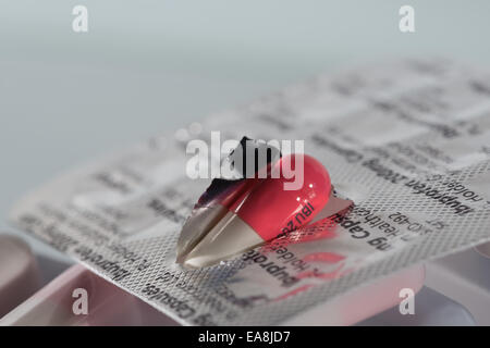 kapake paracetamol pain killer tablets foil blister pack Stock Photo ...