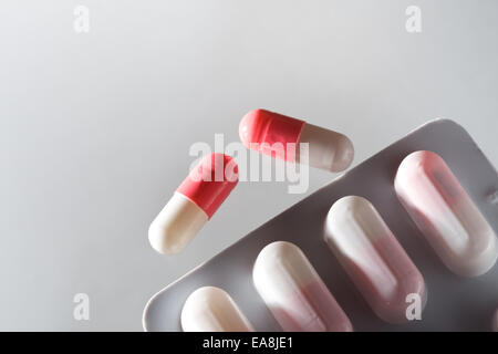 kapake paracetamol pain killer tablets foil blister pack Stock Photo ...