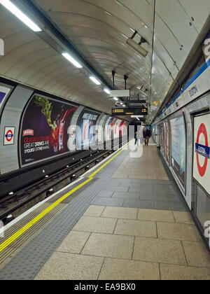 Euston Underground Station Stock Photo - Alamy
