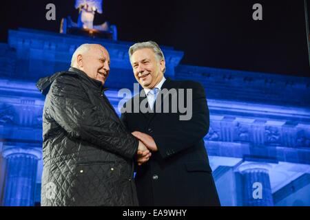 Soviet leader Mikhail Gorbachev left meeting with Jiang Zemin Shanghai ...