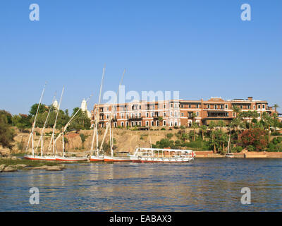 Sofitel Legend Old Cataract Hotel main entrance with palm tree covered ...