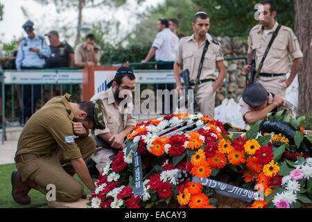Israeli soldiers carry the flag draped coffin of Staff Sgt. Nave ...