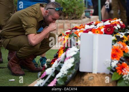 Israeli soldiers carry the flag draped coffin of Staff Sgt. Nave ...