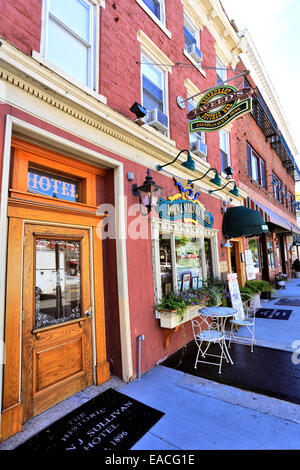 Tweed's restaurant Riverhead Long Island New York Stock Photo - Alamy