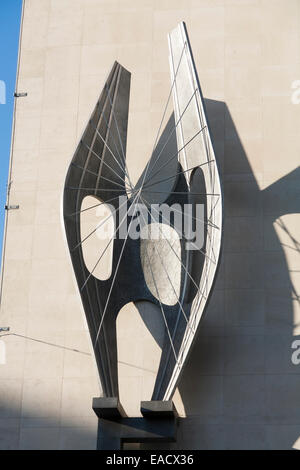 Barbara Hepworth sculpture: 'Winged Figure' above Oxford Street ...