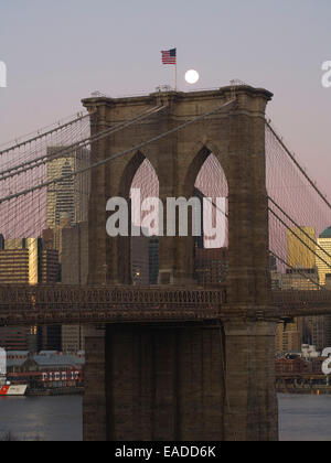 brooklyn bridge and full moon Stock Photo - Alamy