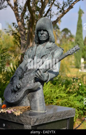 Memorial statue for rock star Johnny Ramone of the Ramones at Hollywood ...