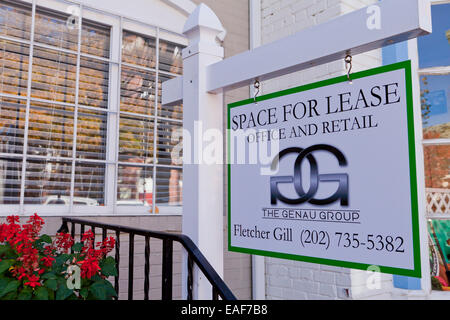 Retail Space for Lease sign Stock Photo - Alamy