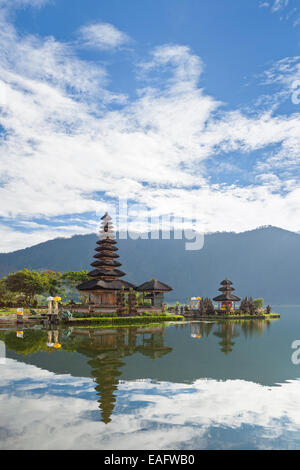View of Ulun Danu Beratan temple on Lake Bratan at sunrise, Bali ...