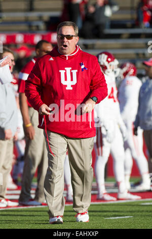 Indiana head coach Kevin Wilson reacts to a Tennessee field goal during ...