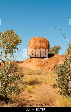 DEVIL'S MARBLES, NORTHERN TERRITORY, NT, AUSTRALIA, OUTBACK Stock Photo ...