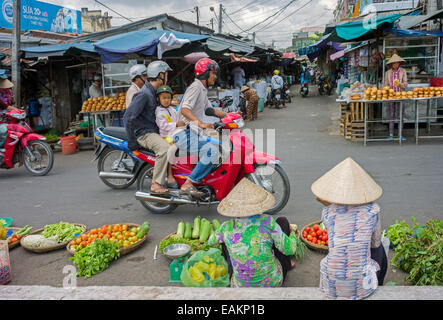 Shoppers buy vegetables at a street market in Caracas, Venezuela ...