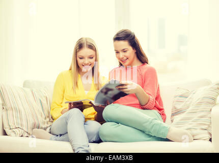 2 teenage girls looking at a fashion magazine in a shop Stock Photo - Alamy