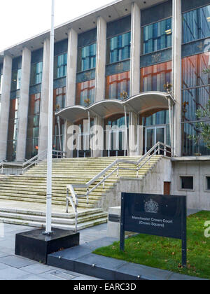 The front entrance of Manchester Crown Court Stock Photo: 118089581 - Alamy