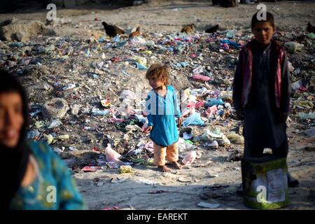 garbage in Kabul Stock Photo: 81767412 - Alamy