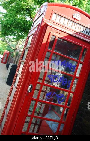 A public payphone still in use in a K6 phone box in Hull,Humberside,UK ...