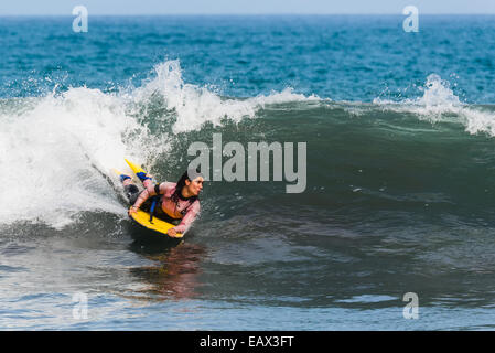 Riding waves with a boogie board at the ocean Stock Photo - Alamy