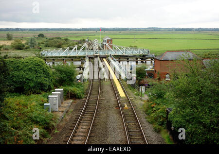 Reedham railway swing bridge open Stock Photo - Alamy