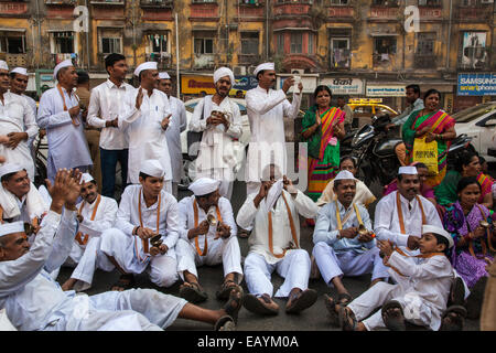 Warkari gathering in Mumbai, India Stock Photo - Alamy