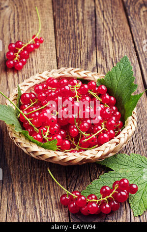 Red currants in the bowl on a gray background Stock Photo - Alamy