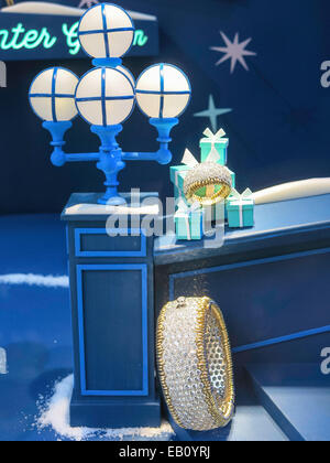 Tiffany & Co. Window Display, Holiday Season, NYC Stock Photo - Alamy