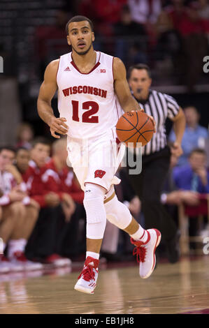 November 22, 2014: Wisconsin Badgers forward Sam Dekker #15 drives ...