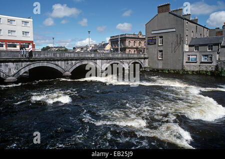 MAIN BRIDGE OVER GARAVOGUE RIVER, SLIGO TOWN, COUNTY SLIGO, IRELAND ...