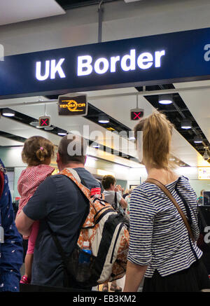 UK Border passport control queue at Glasgow Airport - immigration and arrivals Stock Photo - Alamy