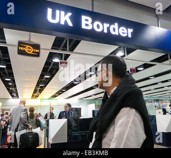 UK Border passport control queue at Glasgow Airport - immigration and arrivals Stock Photo - Alamy