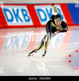 Seoul, South Korea. 23rd Nov, 2014. Qishi Li (CHN) Speed Skating ...