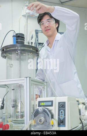 Scientist working at the laboratory Stock Photo - Alamy