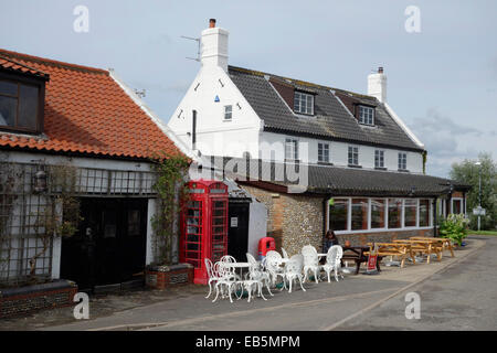 Norfolk Broads pubs inns - The ferry Inn, Horning on the River Bure ...