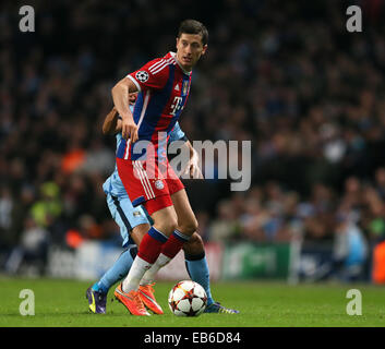 Nov. 25, 2014 - Manchester, United Kingdom - Robert Lewandowski of ...