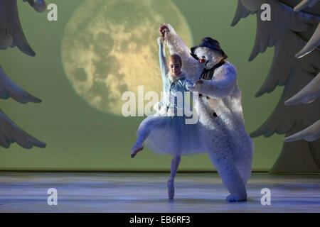 Martin Fenton & Caroline Crawley in a duet from "The Snowman" at the ...