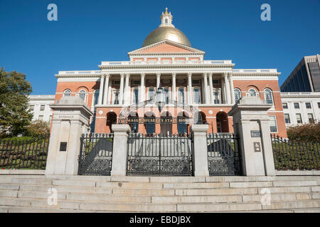 Facade of the Massachusetts State Capital building in Boston ...