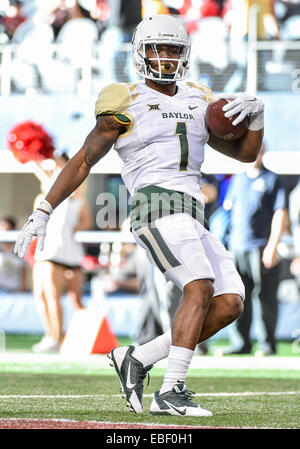 Baylor Bears running back Corey Coleman (1) catches a pass for a large ...