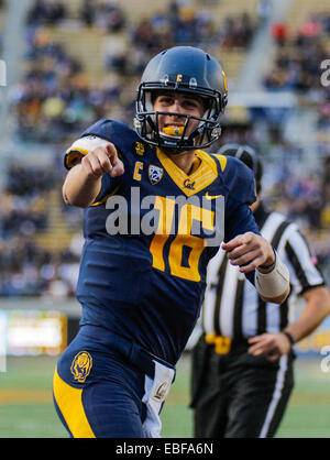 Berkeley USA CA. 29th Nov, 2014. California WR # 12 Bryce Treggs catch ...