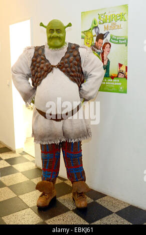 EXCLUSIVE - Musical-actor Frank Winkels sits in the makeup-chair as he ...