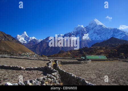 Khunde village, Nepal Stock Photo - Alamy