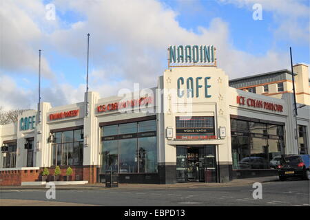 Art deco exterior of Nardini cafe and ice cream parlour, Largs ...
