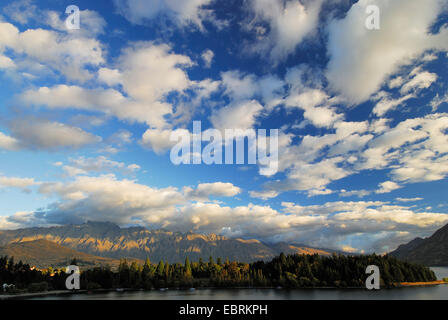 Queenstown Bay and Lake Wakatipu panorama, Otago, South Island, New ...
