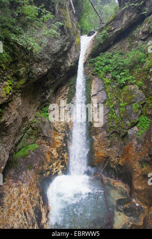 Steep rocky gorge and waterfalls in Watkins Glen State Park in the ...