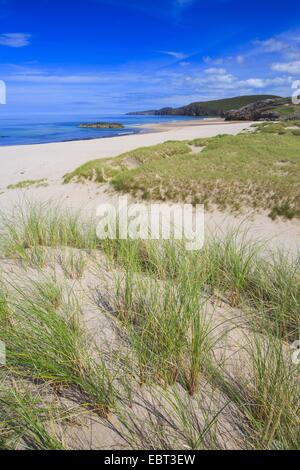 sandy beach of the Sandwood Bay at the nothern coast of Scotland ...