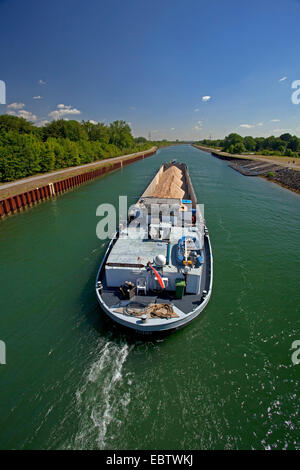 Cargo ship on Wesel-Datteln Canal, Flaesheim, Muensterland, North Rhine ...