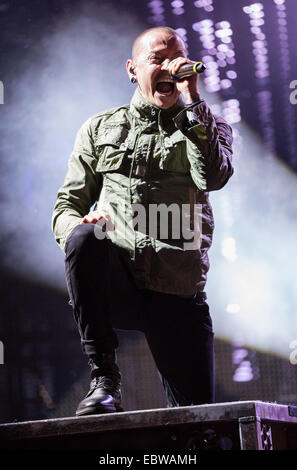 ROCK IN RIO LISBOA: Linkin Park performing at Palco Mundo on second day ...